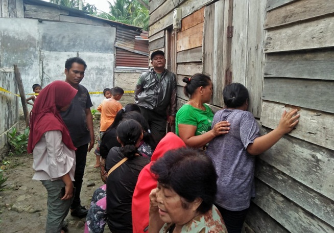 Gantung Diri, Ibu Dari 8 Anak Ditemukan Tewas di Dalam Rumahnya